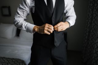 Fine Dining Server Dress Code Guide: What & What Not To Wear