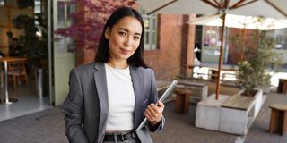 How To Be a Good Hostess at a Restaurant