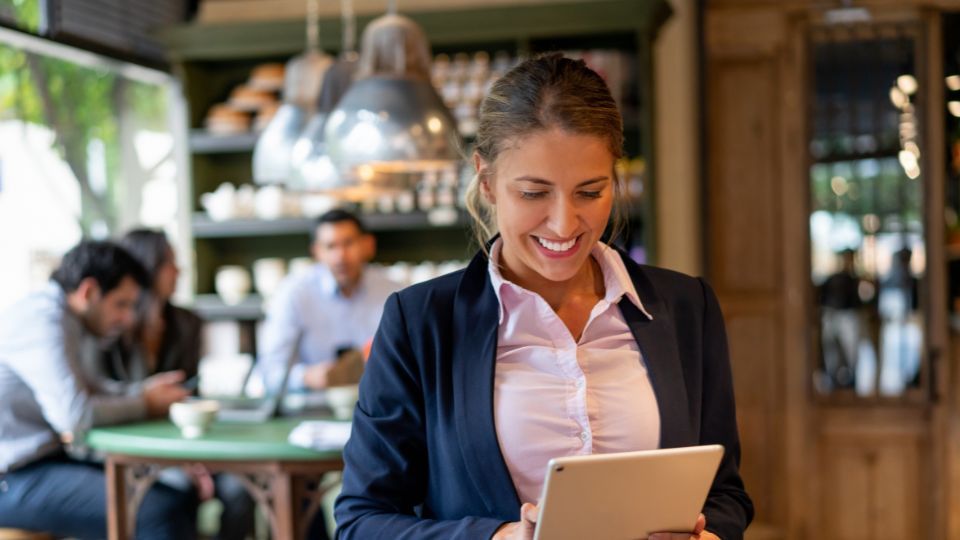 Assistant Restaurant Manager Goals & Objectives (With Examples)
