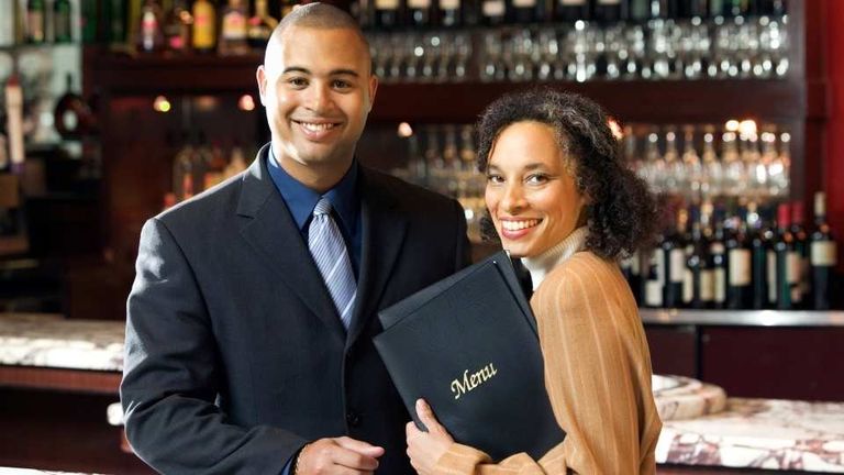 Hostess vs Waitress: Key Differences, Skills & Salaries