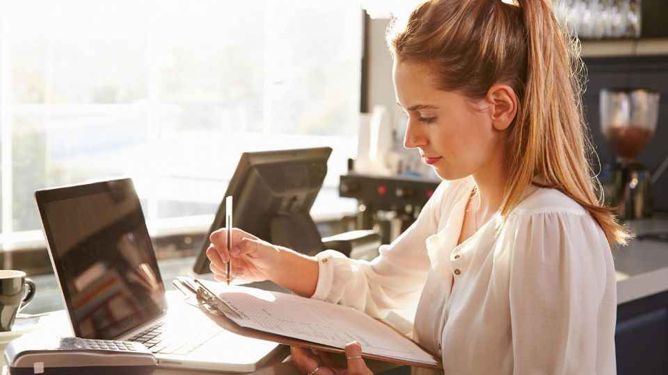 Assistant Restaurant Manager Goals & Objectives (With Examples)