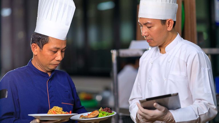 Pros and Cons of Being an Executive Chef - OysterLink