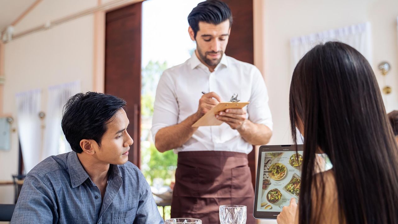 Pros and Cons of Being a Restaurant Server - OysterLink